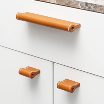 Exclusive Leather cabinet pulls with seams > minimaro.de
